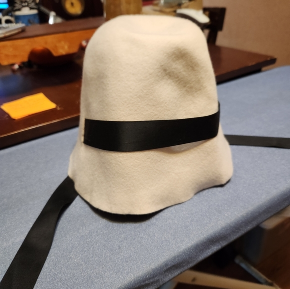 Accessories | Vintage Womans Bone Color Felt Cloche Hat Bell Shaped ...